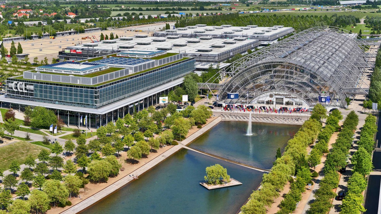 SURFACE IN MOTION - MICEGermany.de